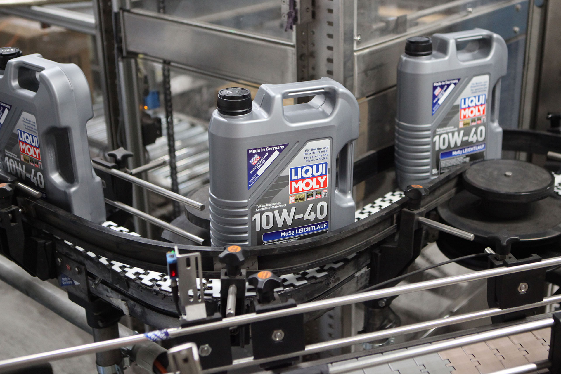 LIQUI MOLY MoS2 Engine Oil — Stronger, Quieter, Smoother | LMEM